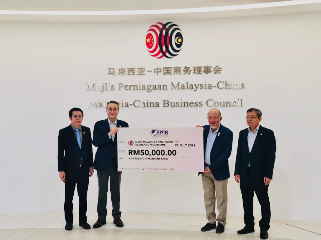 Cheque Presentation Ceremony of Fund-Raising for the Malaysia-China ...